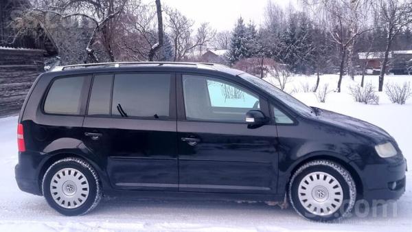 Black Volkswagen Touran 2005 in Cesis, with an engine capacity of 2.00 L and mileage of 314 thousand km for 2400 €, photo 4 on AUTOMOTO.COM.LV