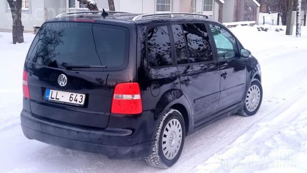 Black Volkswagen Touran 2005 in Cesis, with an engine capacity of 2.00 L and mileage of 314 thousand km for 2400 €, photo 5 on AUTOMOTO.COM.LV
