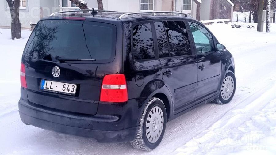 Melns Volkswagen Touran 2005 Cēsis, ar dzinēja tilpumu 2.00 L un nobraukumu 314 tūkst. km par 2400 €, foto 5 vietnē AUTOMOTO.COM.LV