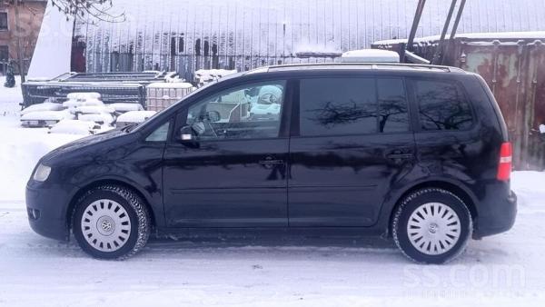 Black Volkswagen Touran 2005 in Cesis, with an engine capacity of 2.00 L and mileage of 314 thousand km for 2400 €, photo 8 on AUTOMOTO.COM.LV