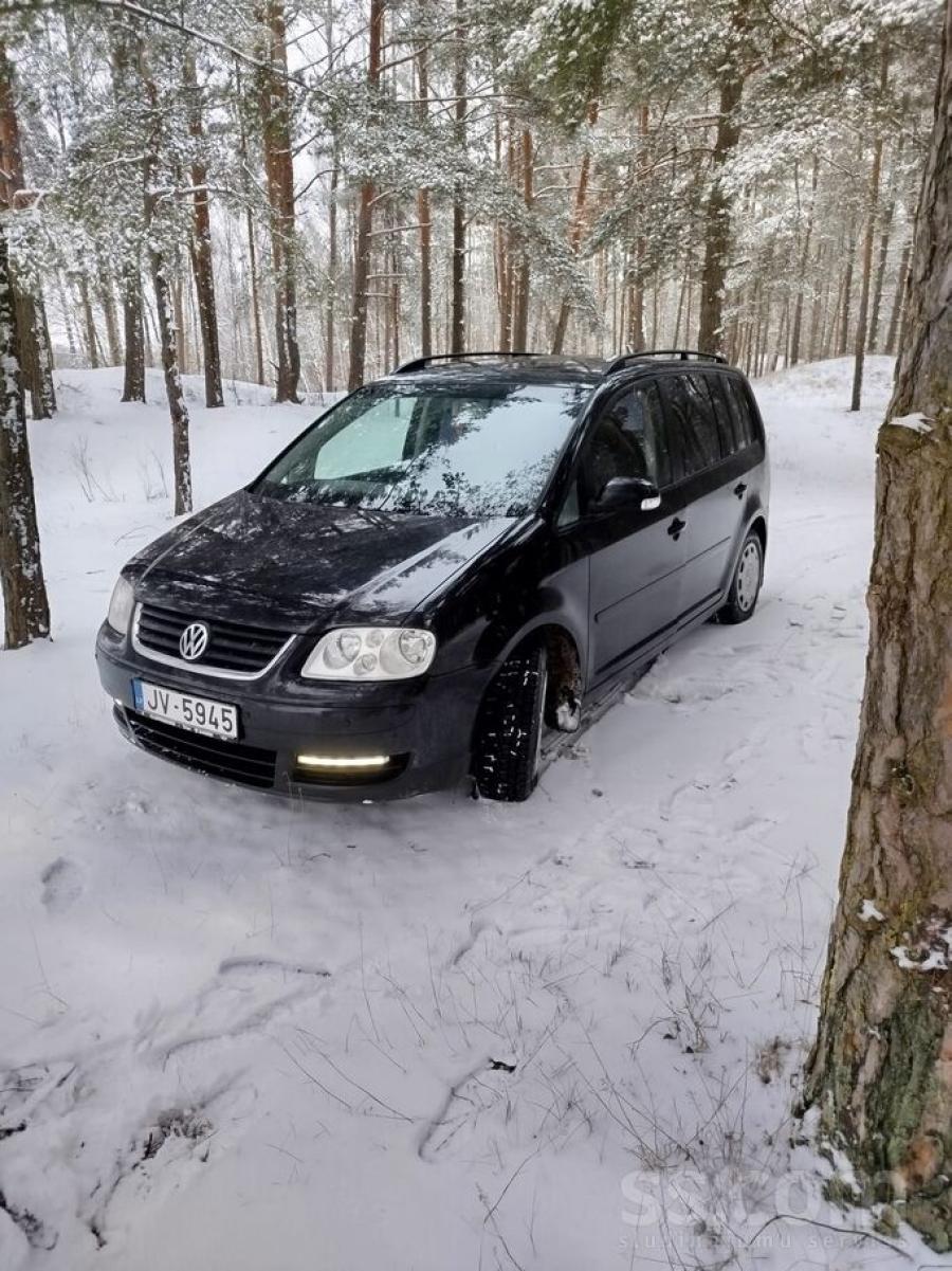 Black Volkswagen Touran 2005 in Riga, with an engine capacity of 2.00 L and mileage of 270 thousand km for 2700 €, photo 1 on AUTOMOTO.COM.LV
