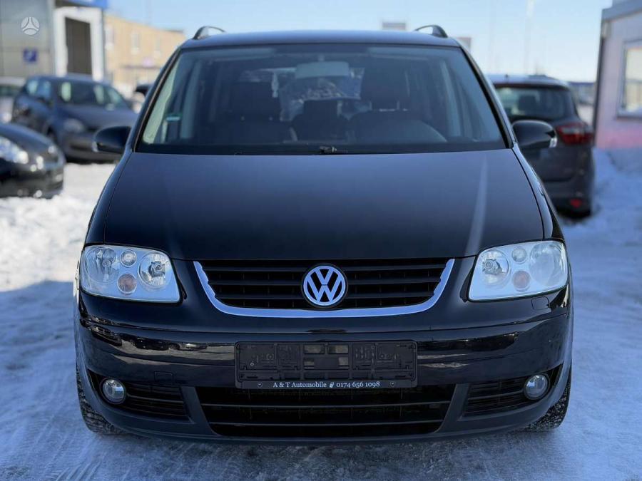 Black Volkswagen Touran 2005 in Kretinga, with an engine capacity of 1.97 L and mileage of 263 thousand km for 3200 €, photo 2 on AUTOMOTO.COM.LV