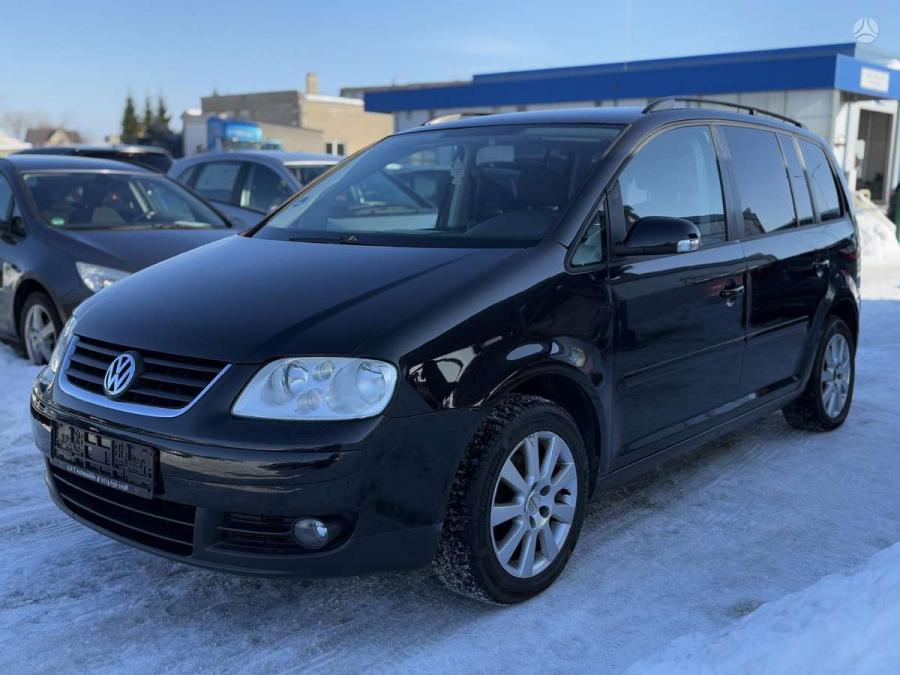 Black Volkswagen Touran 2005 in Kretinga, with an engine capacity of 1.97 L and mileage of 263 thousand km for 3200 €, photo 3 on AUTOMOTO.COM.LV