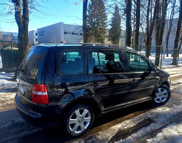 Melns Volkswagen Touran 2005 Kauņa, ar dzinēja tilpumu 2.00 L un nobraukumu 335 tūkst. km par 2450 €, foto 2 vietnē AUTOMOTO.COM.LV