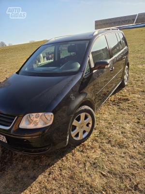 Melns Volkswagen Touran 2005 Širvintos, ar dzinēja tilpumu 1.60 L un nobraukumu 204 tūkst. km par 1500 €, foto  vietnē AUTOMOTO.COM.LV