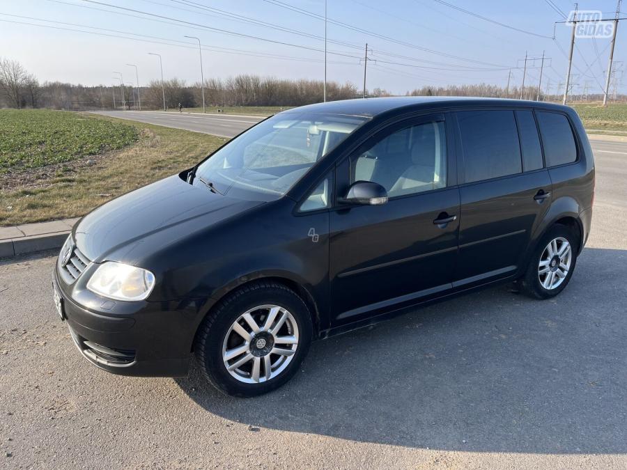 Melns Volkswagen Touran 2005 Panevēža, ar dzinēja tilpumu 1.90 L un nobraukumu 440 tūkst. km par 1100 €, foto 1 vietnē AUTOMOTO.COM.LV