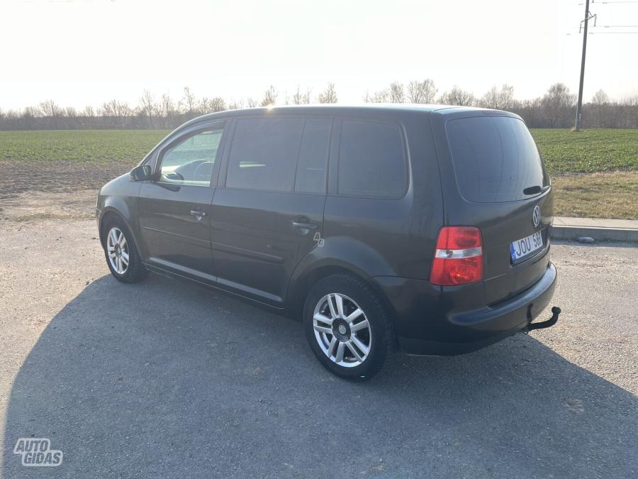 Melns Volkswagen Touran 2005 Panevēža, ar dzinēja tilpumu 1.90 L un nobraukumu 440 tūkst. km par 1100 €, foto 2 vietnē AUTOMOTO.COM.LV