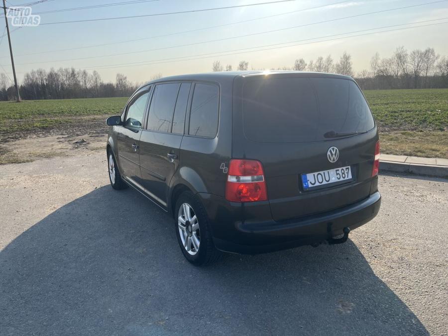 Melns Volkswagen Touran 2005 Panevēža, ar dzinēja tilpumu 1.90 L un nobraukumu 440 tūkst. km par 1100 €, foto 4 vietnē AUTOMOTO.COM.LV