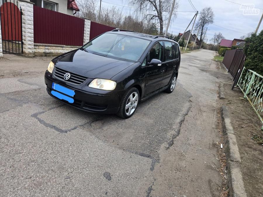 Melns Volkswagen Touran 2005 Vilkaviškis, ar dzinēja tilpumu 1.90 L un nobraukumu 3 tūkst. km par 1400 €, foto 4 vietnē AUTOMOTO.COM.LV