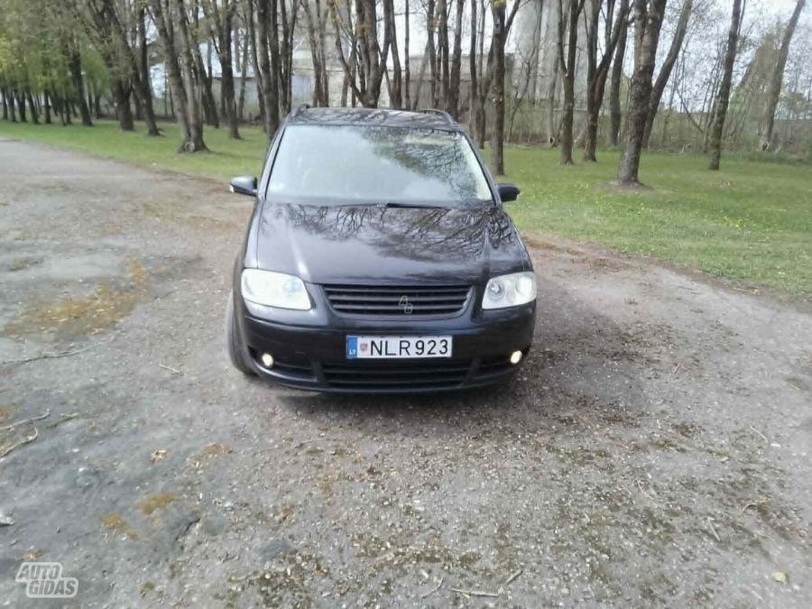 Melns Volkswagen Touran 2005 Telšiai, ar dzinēja tilpumu 2.00 L un nobraukumu 372 tūkst. km par 2100 €, foto 1 vietnē AUTOMOTO.COM.LV