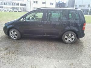 Melns Volkswagen Touran 2005 Telšiai, ar dzinēja tilpumu 2.00 L un nobraukumu 372 tūkst. km par 2100 €, foto 5 vietnē AUTOMOTO.COM.LV