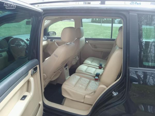 Black Volkswagen Touran 2005 in Telschi, with an engine capacity of 2.00 L and mileage of 372 thousand km for 2100 €, photo 6 on AUTOMOTO.COM.LV