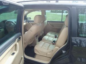 Melns Volkswagen Touran 2005 Telšiai, ar dzinēja tilpumu 2.00 L un nobraukumu 372 tūkst. km par 2100 €, foto 7 vietnē AUTOMOTO.COM.LV