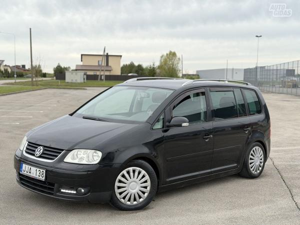 Melns Volkswagen Touran 2005 Panevēža, ar dzinēja tilpumu 1.90 L un nobraukumu 390 tūkst. km par 1050 €, foto 3 vietnē AUTOMOTO.COM.LV