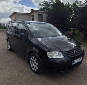 Melns Volkswagen Touran 2005 Marijampole, ar dzinēja tilpumu 2.00 L un nobraukumu 400 tūkst. km par 1450 €, foto 3 vietnē AUTOMOTO.COM.LV