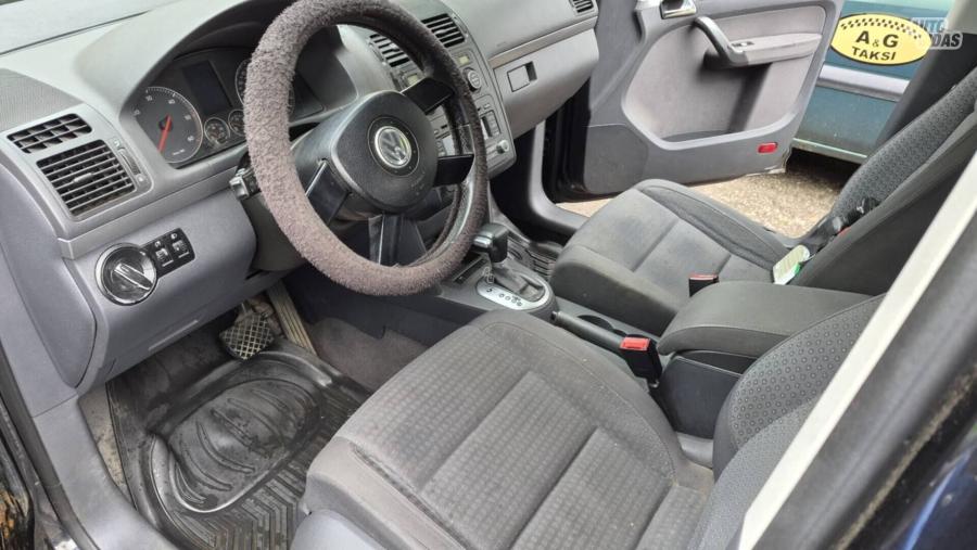 Melns Volkswagen Touran 2005 Marijampole, ar dzinēja tilpumu 2.00 L un nobraukumu 400 tūkst. km par 1450 €, foto 6 vietnē AUTOMOTO.COM.LV