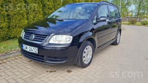 Melns Volkswagen Touran 2005 Valmiera, ar dzinēja tilpumu 1.90 L un nobraukumu 294 tūkst. km par 3100 €, foto 3 vietnē AUTOMOTO.COM.LV
