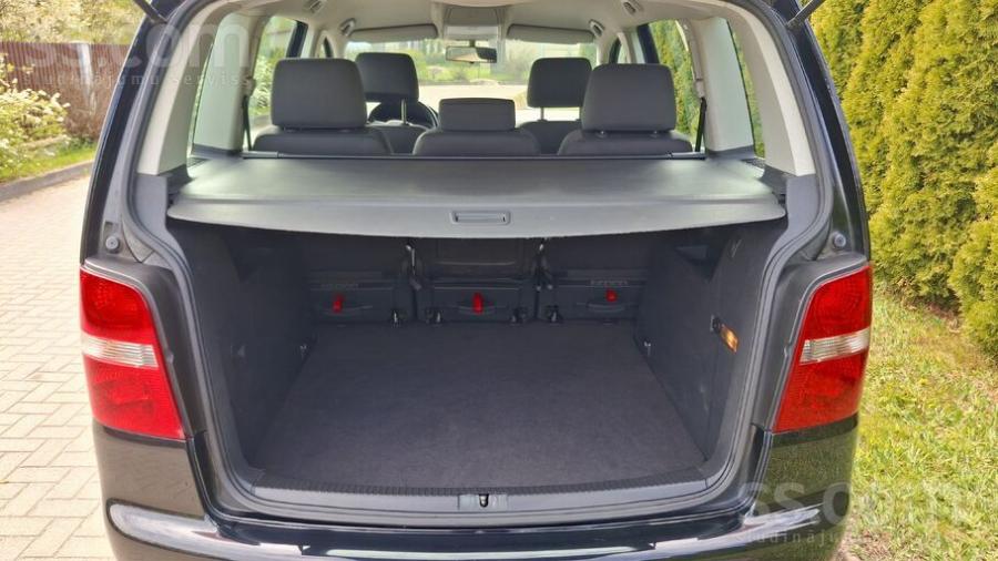 Melns Volkswagen Touran 2005 Valmiera, ar dzinēja tilpumu 1.90 L un nobraukumu 294 tūkst. km par 3100 €, foto 8 vietnē AUTOMOTO.COM.LV
