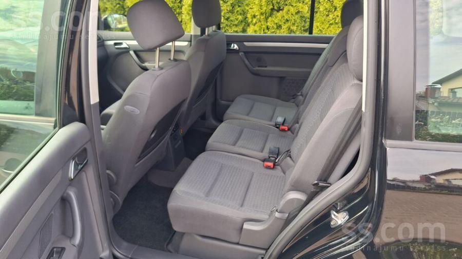 Melns Volkswagen Touran 2005 Valmiera, ar dzinēja tilpumu 1.90 L un nobraukumu 294 tūkst. km par 3100 €, foto 11 vietnē AUTOMOTO.COM.LV