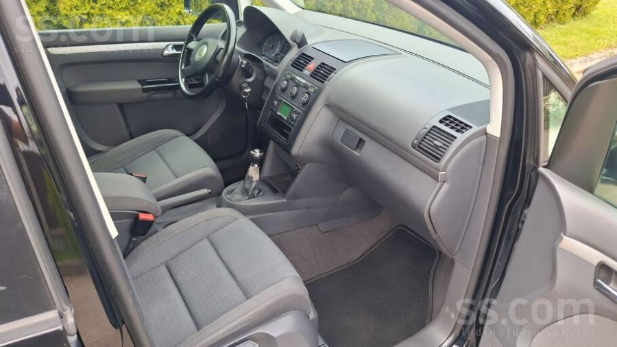 Melns Volkswagen Touran 2005 Valmiera, ar dzinēja tilpumu 1.90 L un nobraukumu 294 tūkst. km par 3100 €, foto 14 vietnē AUTOMOTO.COM.LV