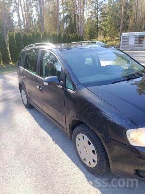 Black Volkswagen Touran 2005 in Ogre, with an engine capacity of 1.90 L and mileage of 308 thousand km for 1250 €, photo  on AUTOMOTO.COM.LV