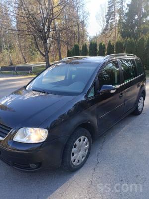 Black Volkswagen Touran 2005 in Ogre, with an engine capacity of 1.90 L and mileage of 308 thousand km for 1250 €, photo 3 on AUTOMOTO.COM.LV