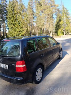 Black Volkswagen Touran 2005 in Ogre, with an engine capacity of 1.90 L and mileage of 308 thousand km for 1250 €, photo 4 on AUTOMOTO.COM.LV
