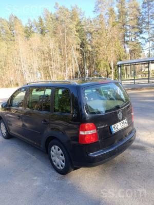 Black Volkswagen Touran 2005 in Ogre, with an engine capacity of 1.90 L and mileage of 308 thousand km for 1250 €, photo 5 on AUTOMOTO.COM.LV