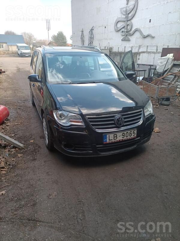 Melns Volkswagen Touran 2005 Jūrmala, ar dzinēja tilpumu 2.00 L un nobraukumu 424 tūkst. km par 2350 €, foto 4 vietnē AUTOMOTO.COM.LV