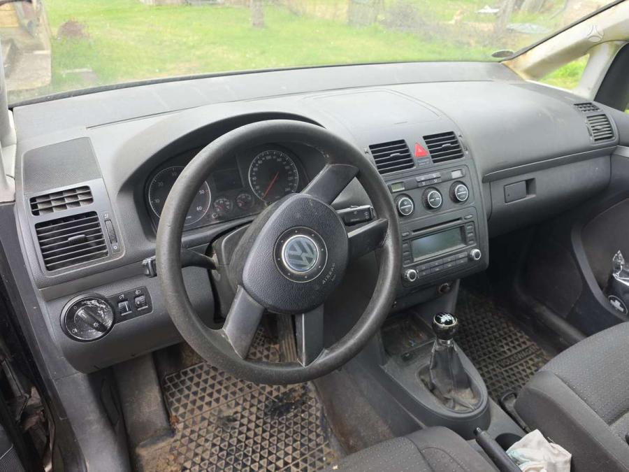 Melns Volkswagen Touran 2005 Rokiškis, ar dzinēja tilpumu 1.90 L un nobraukumu 605 tūkst. km par 500 €, foto 3 vietnē AUTOMOTO.COM.LV