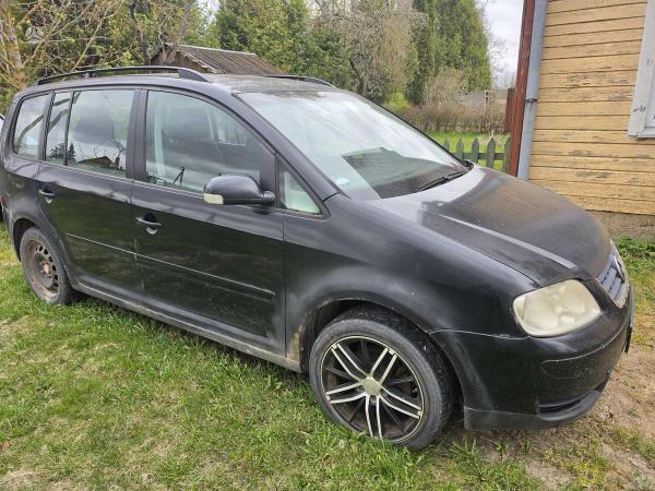 Melns Volkswagen Touran 2005 Rokiškis, ar dzinēja tilpumu 1.90 L un nobraukumu 605 tūkst. km par 500 €, foto 3 vietnē AUTOMOTO.COM.LV