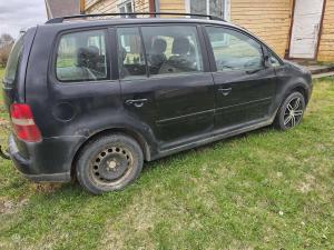 Melns Volkswagen Touran 2005 Rokiškis, ar dzinēja tilpumu 1.90 L un nobraukumu 605 tūkst. km par 500 €, foto 5 vietnē AUTOMOTO.COM.LV