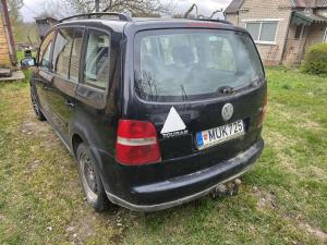 Melns Volkswagen Touran 2005 Rokiškis, ar dzinēja tilpumu 1.90 L un nobraukumu 605 tūkst. km par 500 €, foto 6 vietnē AUTOMOTO.COM.LV