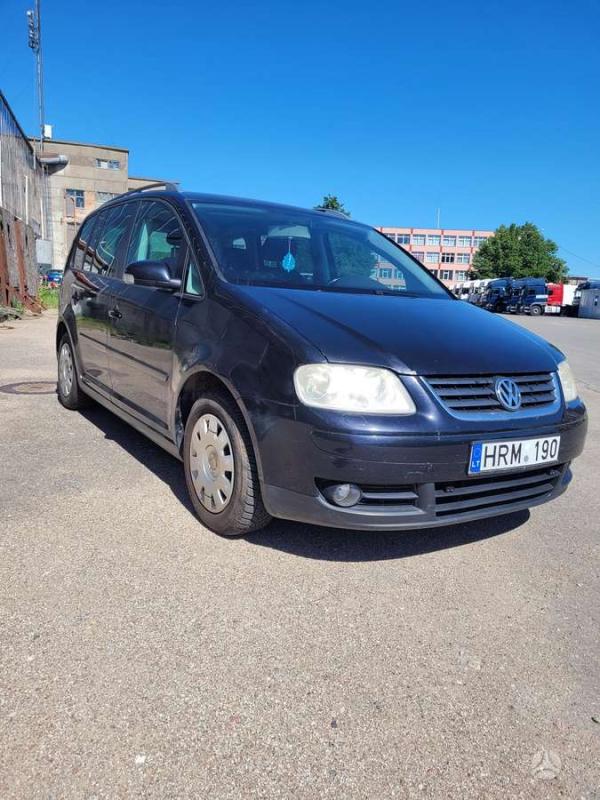Melns Volkswagen Touran 2005 Klaipėda, ar dzinēja tilpumu 1.97 L un nobraukumu 336 tūkst. km par 1350 €, foto 1 vietnē AUTOMOTO.COM.LV