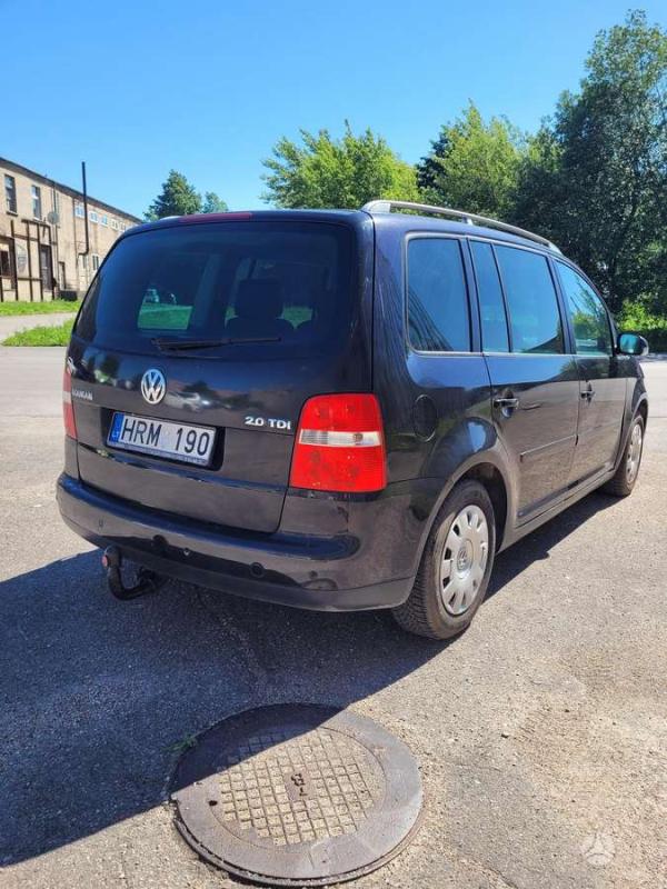 Melns Volkswagen Touran 2005 Klaipėda, ar dzinēja tilpumu 1.97 L un nobraukumu 336 tūkst. km par 1350 €, foto 4 vietnē AUTOMOTO.COM.LV