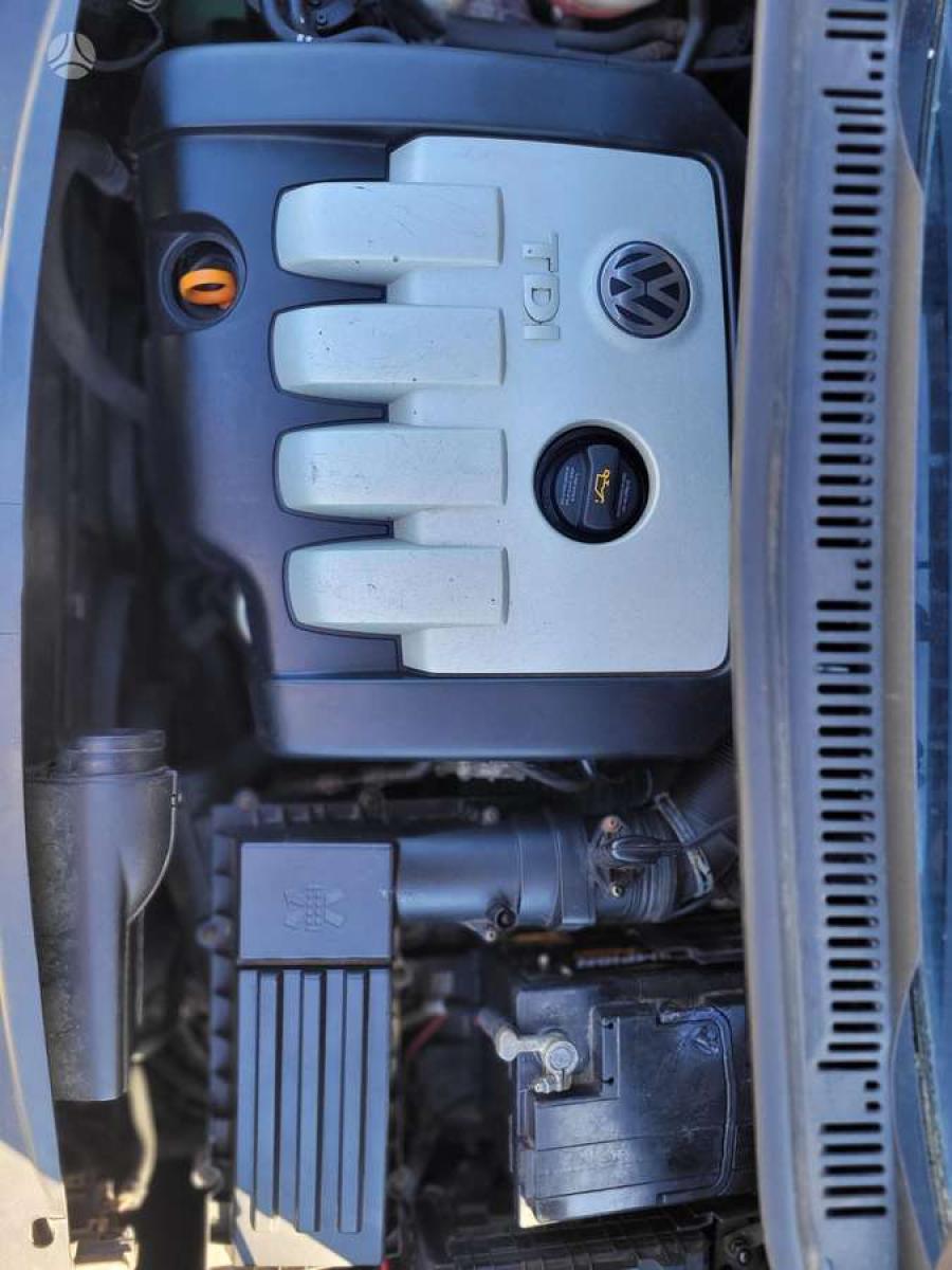 Black Volkswagen Touran 2005 in Klaipeda, with an engine capacity of 1.97 L and mileage of 336 thousand km for 1350 €, photo 7 on AUTOMOTO.COM.LV