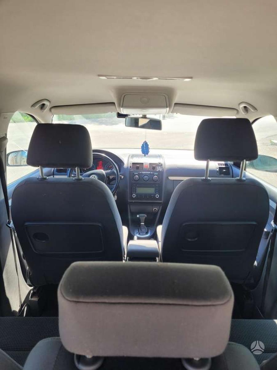 Black Volkswagen Touran 2005 in Klaipeda, with an engine capacity of 1.97 L and mileage of 336 thousand km for 1350 €, photo 9 on AUTOMOTO.COM.LV