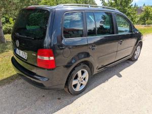 Black Volkswagen Touran 2005 in Rokiskis, with an engine capacity of 1.90 L and mileage of 270 thousand km for 2350 €, photo 4 on AUTOMOTO.COM.LV