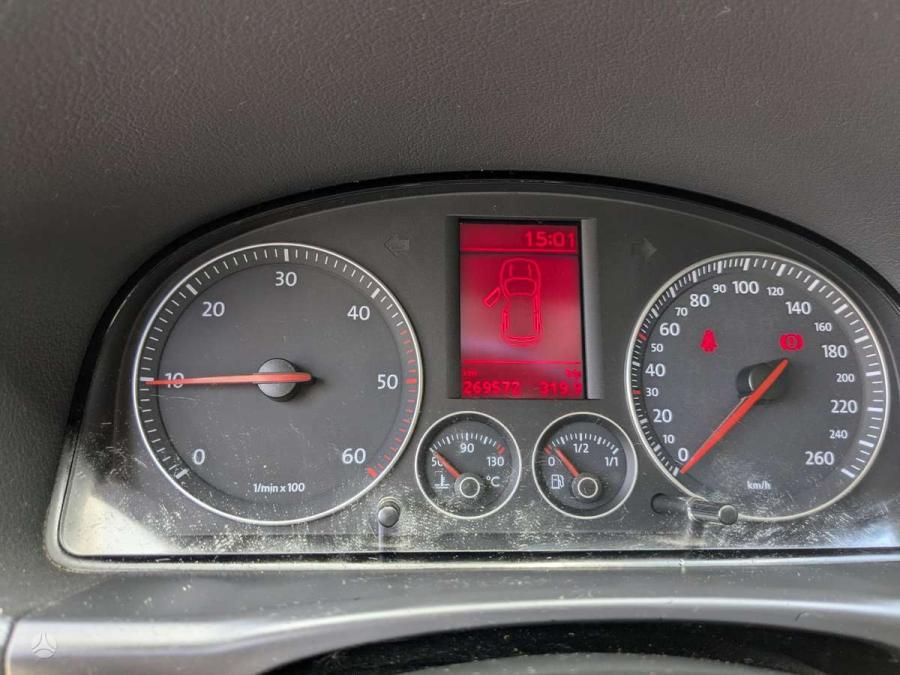 Black Volkswagen Touran 2005 in Rokiskis, with an engine capacity of 1.90 L and mileage of 270 thousand km for 2350 €, photo 7 on AUTOMOTO.COM.LV