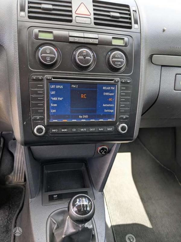 Black Volkswagen Touran 2005 in Rokiskis, with an engine capacity of 1.90 L and mileage of 270 thousand km for 2350 €, photo 7 on AUTOMOTO.COM.LV