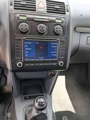 Black Volkswagen Touran 2005 in Rokiskis, with an engine capacity of 1.90 L and mileage of 270 thousand km for 2350 €, photo 8 on AUTOMOTO.COM.LV