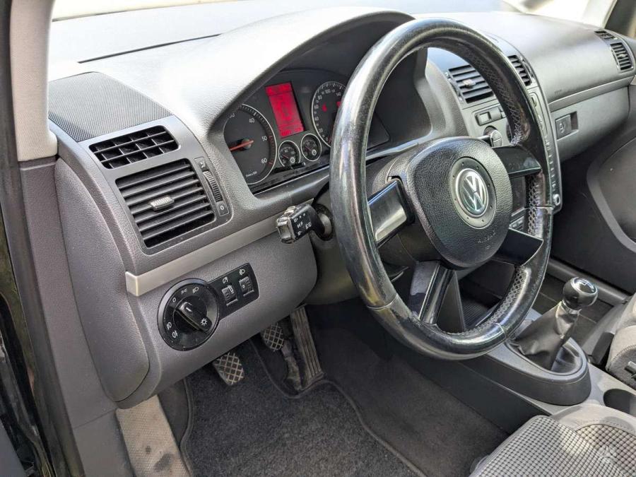 Black Volkswagen Touran 2005 in Rokiskis, with an engine capacity of 1.90 L and mileage of 270 thousand km for 2350 €, photo 10 on AUTOMOTO.COM.LV