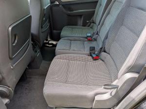 Black Volkswagen Touran 2005 in Rokiskis, with an engine capacity of 1.90 L and mileage of 270 thousand km for 2350 €, photo 12 on AUTOMOTO.COM.LV
