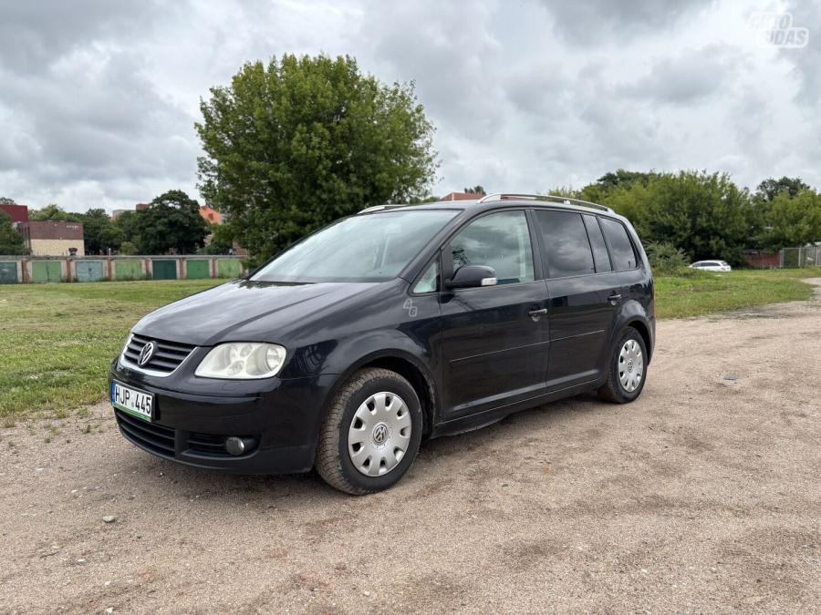 Melns Volkswagen Touran 2005 Klaipėda, ar dzinēja tilpumu 2.00 L un nobraukumu 345 tūkst. km par 1000 €, foto 1 vietnē AUTOMOTO.COM.LV