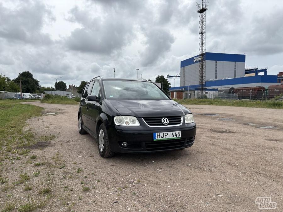 Melns Volkswagen Touran 2005 Klaipėda, ar dzinēja tilpumu 2.00 L un nobraukumu 345 tūkst. km par 1000 €, foto 3 vietnē AUTOMOTO.COM.LV