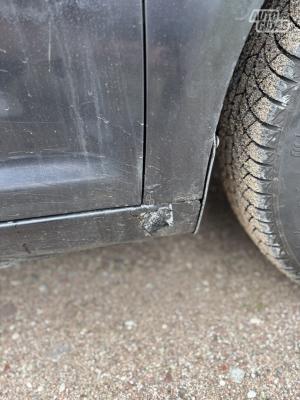 Melns Volkswagen Touran 2005 Klaipėda, ar dzinēja tilpumu 2.00 L un nobraukumu 345 tūkst. km par 1000 €, foto 6 vietnē AUTOMOTO.COM.LV