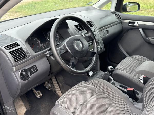 Black Volkswagen Touran 2005 in Klaipeda, with an engine capacity of 2.00 L and mileage of 345 thousand km for 1000 €, photo 8 on AUTOMOTO.COM.LV