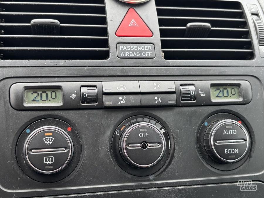 Melns Volkswagen Touran 2005 Klaipėda, ar dzinēja tilpumu 2.00 L un nobraukumu 345 tūkst. km par 1000 €, foto 12 vietnē AUTOMOTO.COM.LV