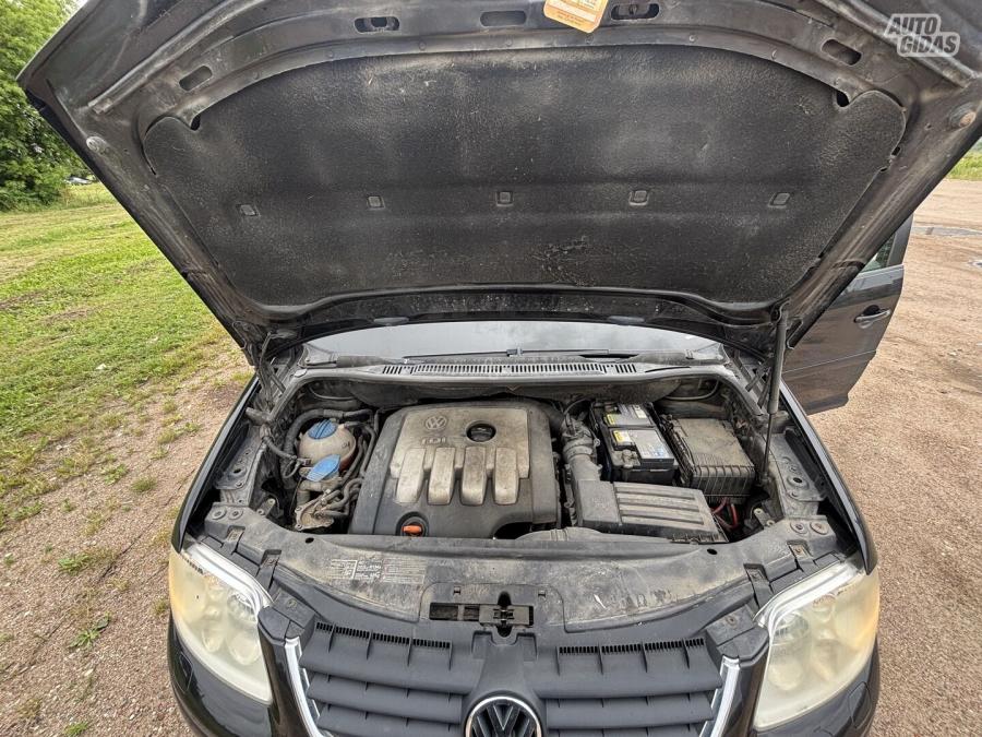 Melns Volkswagen Touran 2005 Klaipėda, ar dzinēja tilpumu 2.00 L un nobraukumu 345 tūkst. km par 1000 €, foto 14 vietnē AUTOMOTO.COM.LV