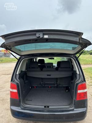 Melns Volkswagen Touran 2005 Klaipėda, ar dzinēja tilpumu 2.00 L un nobraukumu 345 tūkst. km par 1000 €, foto 16 vietnē AUTOMOTO.COM.LV